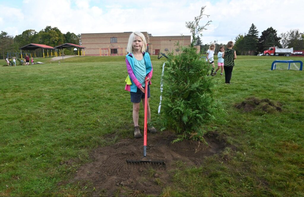 Ridgewood Public School plants 25 trees – Archie Stouffer Elementary School